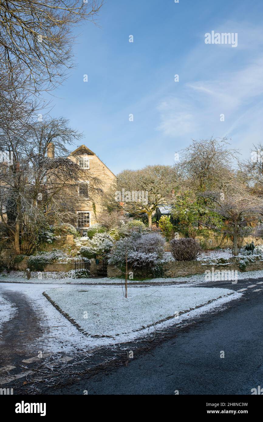 Wootton village in the early winter snow. Wootton, Oxfordshire, England ...