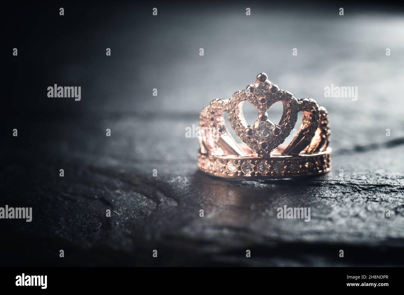 Form of a crown hi-res stock photography and images - Alamy