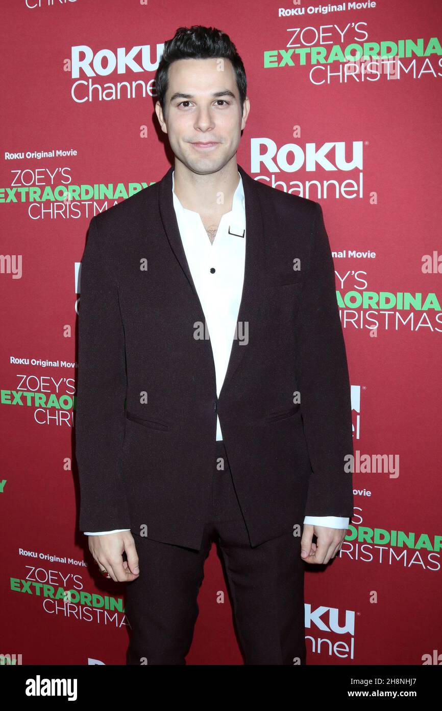 LOS ANGELES - NOV 30: Skylar Astin at the Zoey's Extraordinary ...