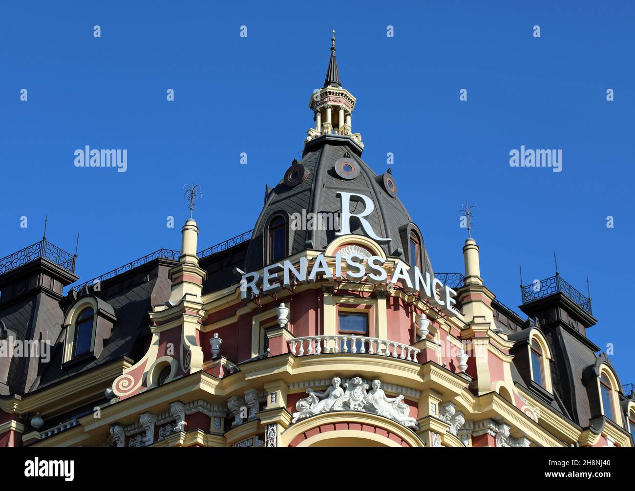 Renaissance hotel building hi-res stock photography and images - Alamy