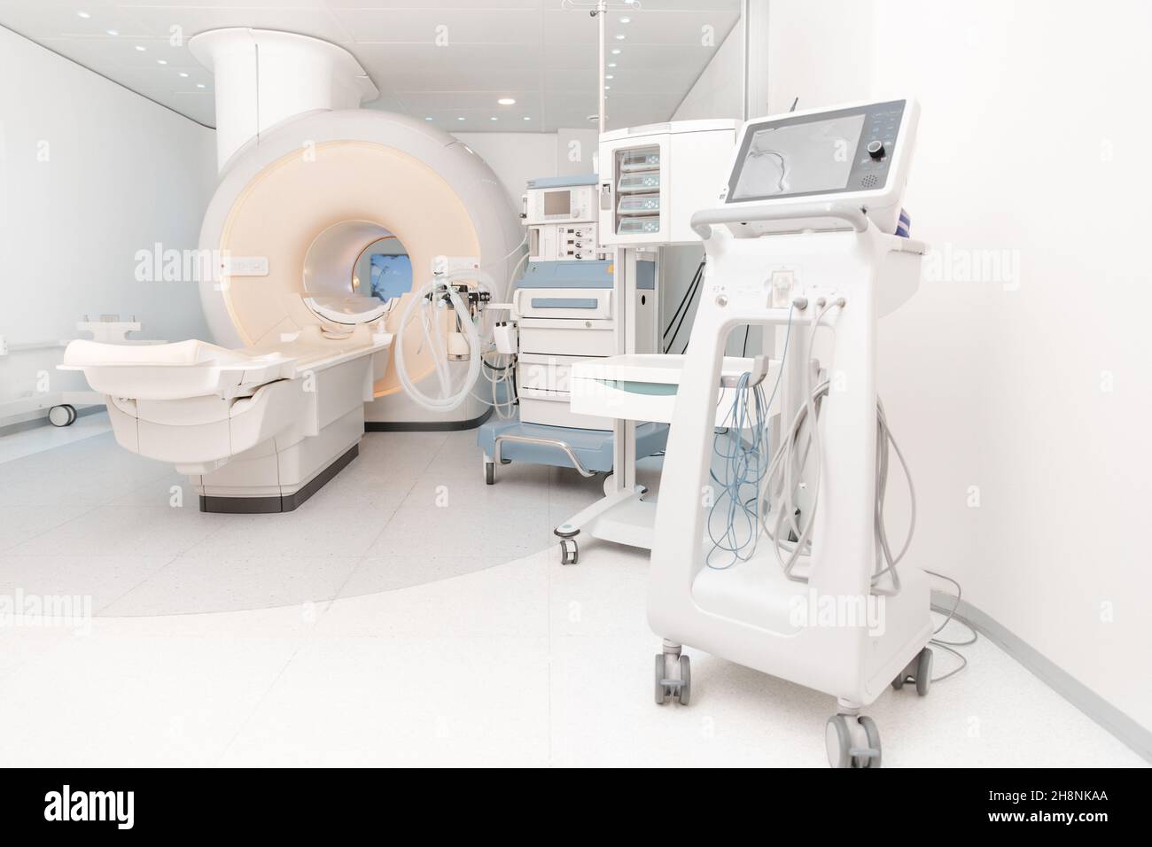 Ct mri brain hi-res stock photography and images - Alamy