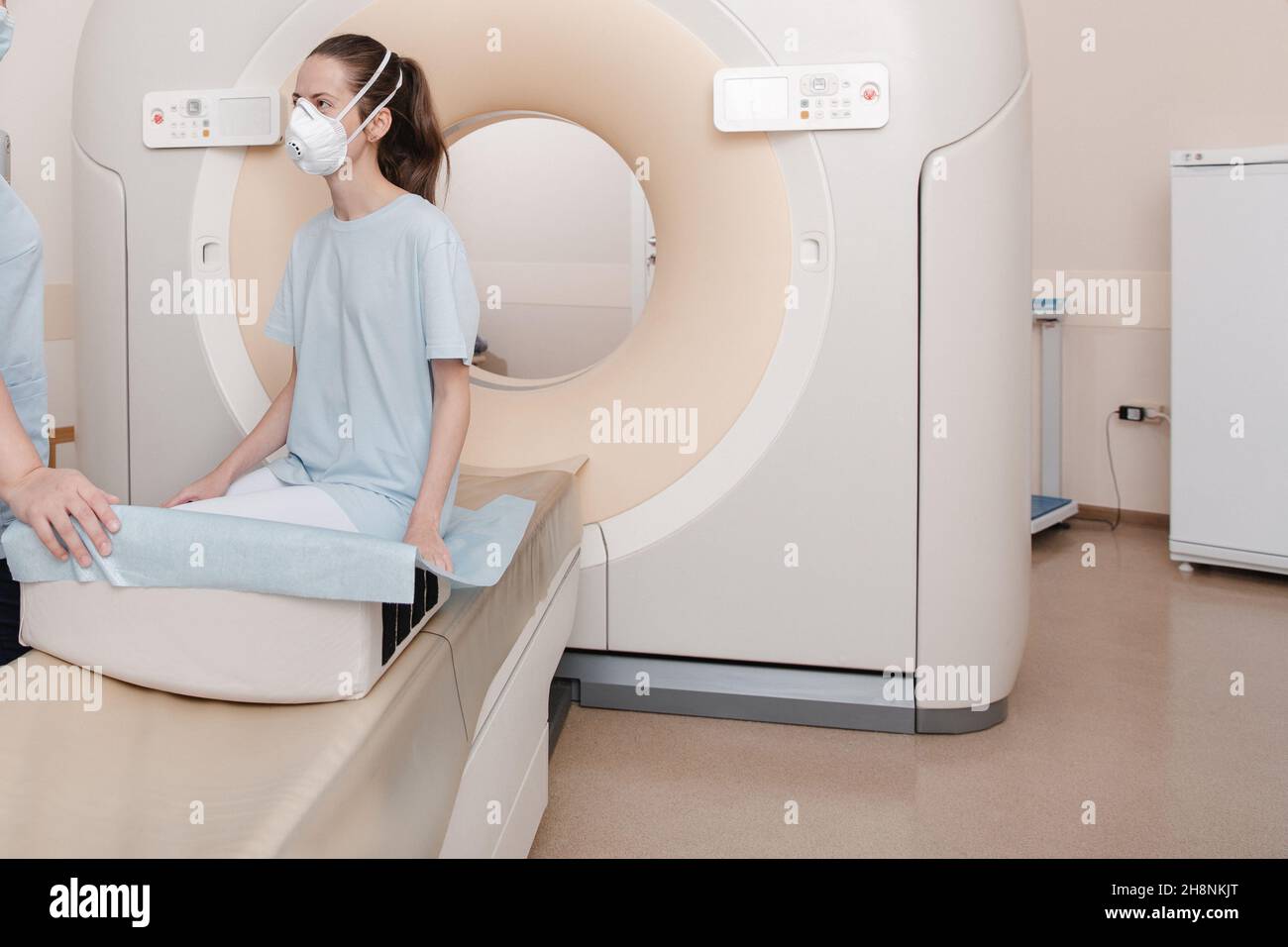 Mri scan machine patient hi-res stock photography and images - Alamy