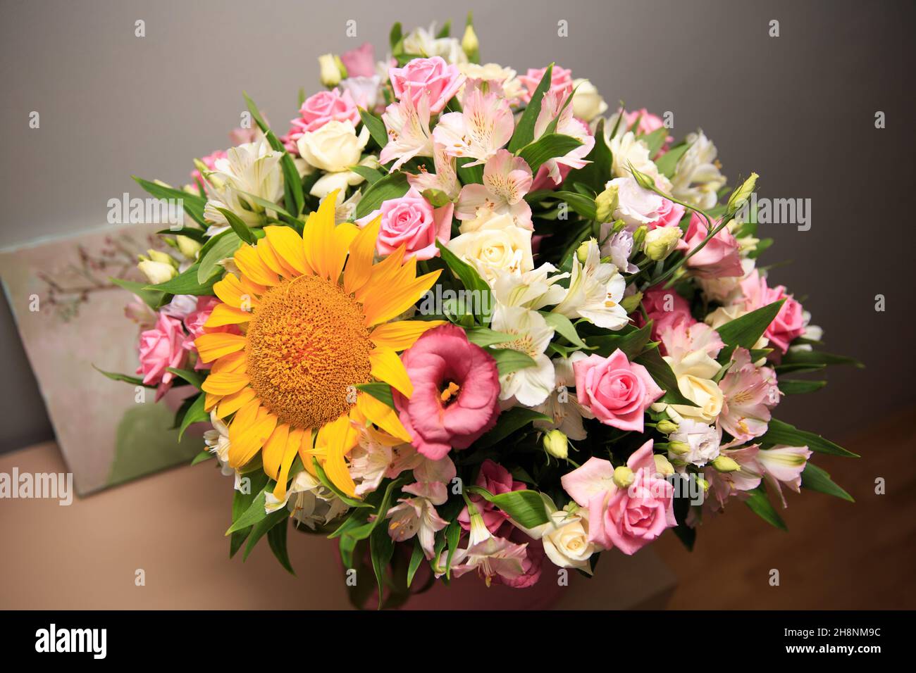 Sunflower and roses hi-res stock photography and images - Alamy