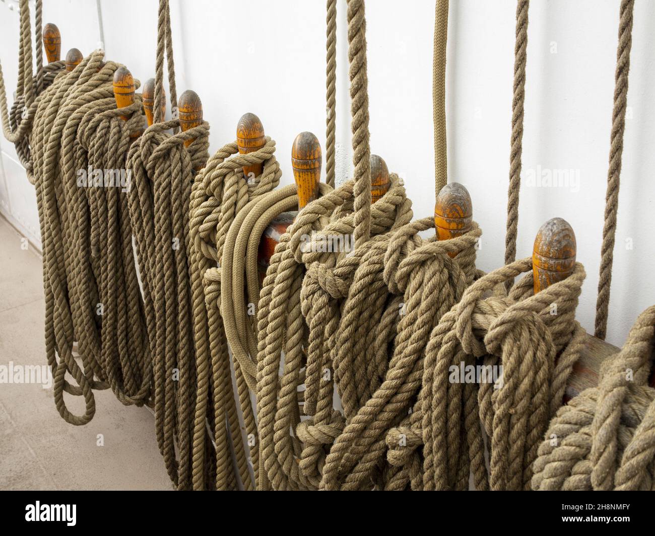 Ropes on the borders of the deck of an old ship Stock Photo - Alamy