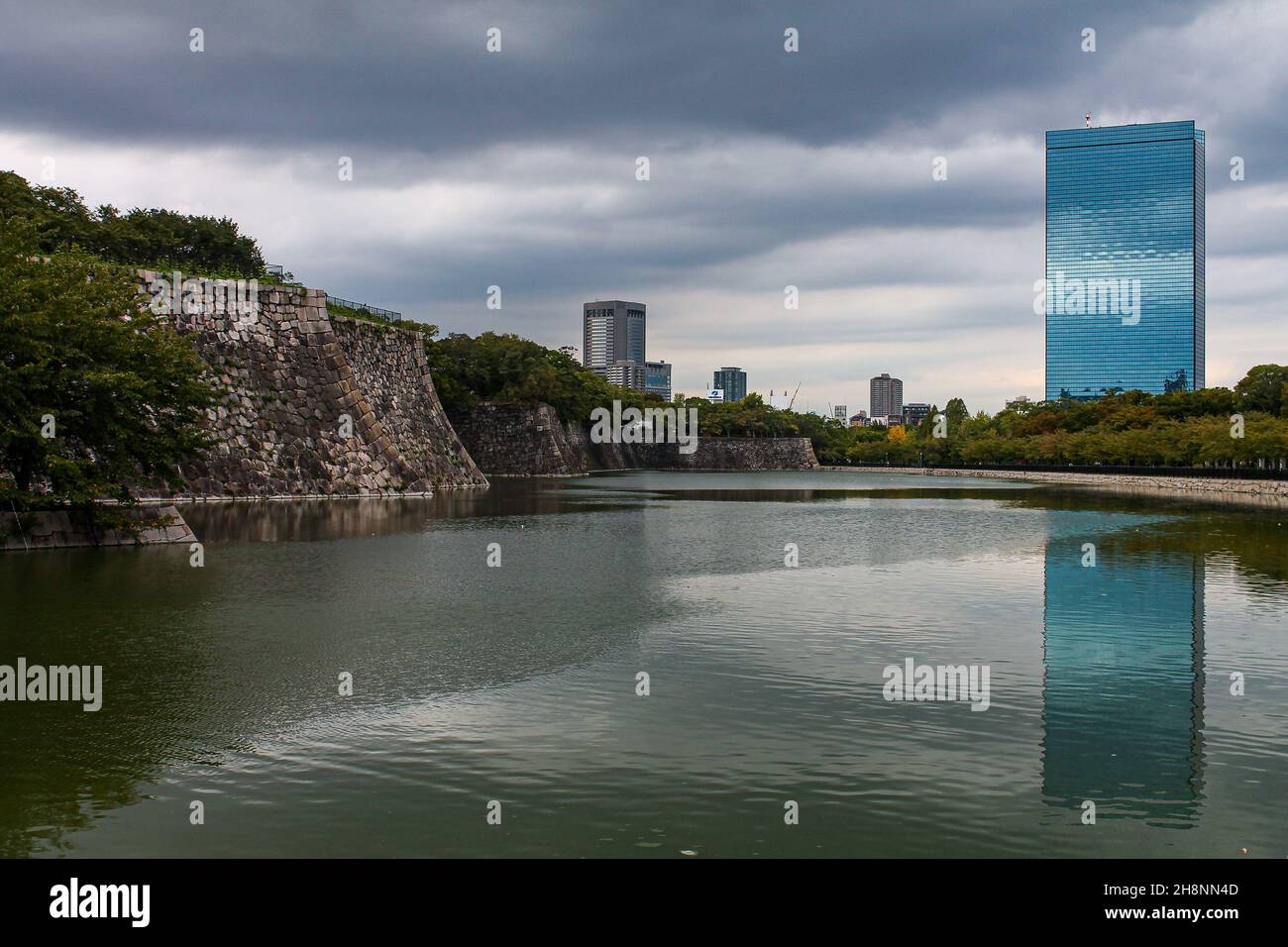 Modern skyscraper reflected in a lake Stock Photo - Alamy