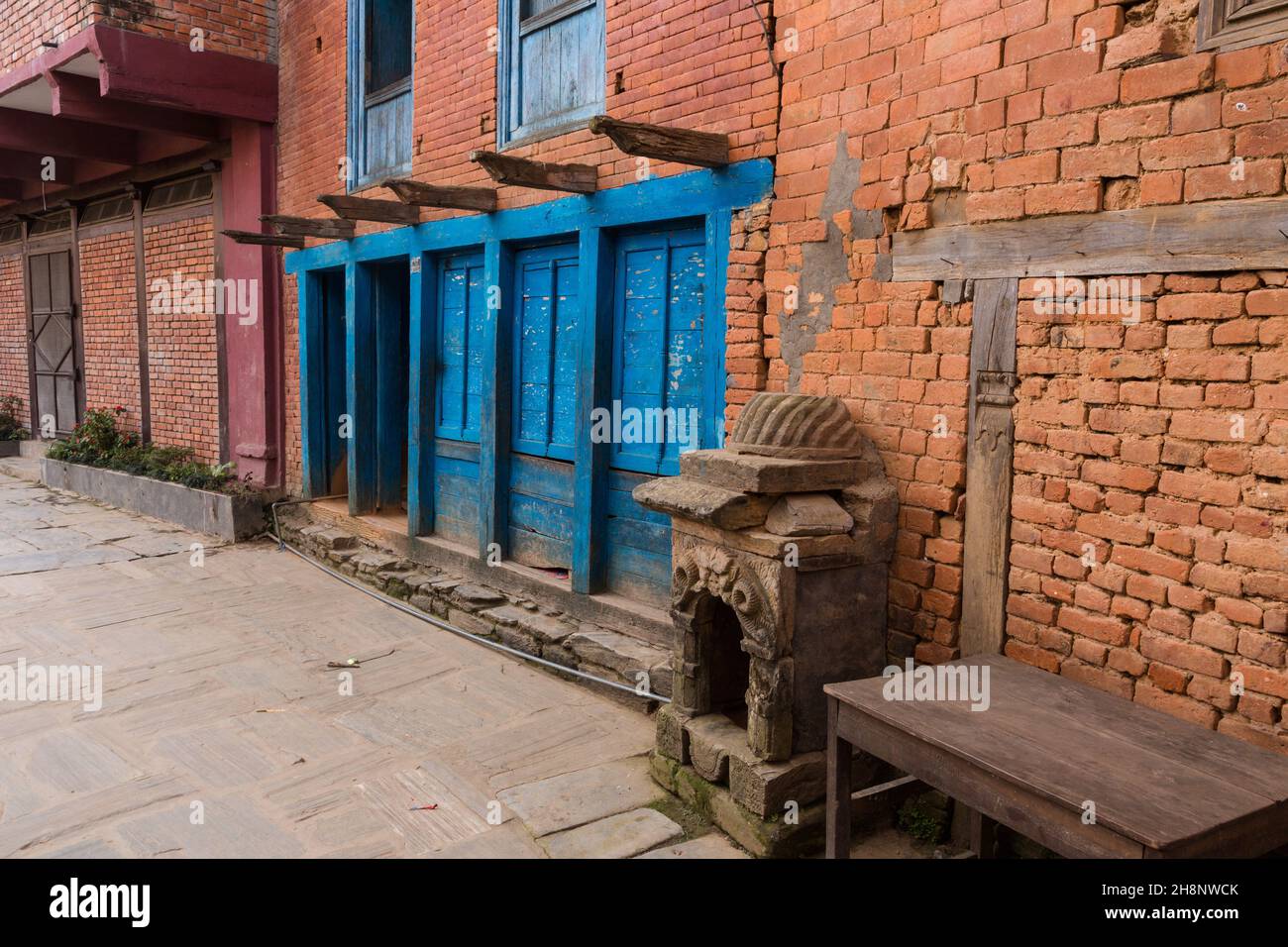 Small hindu shrine street hi-res stock photography and images - Alamy