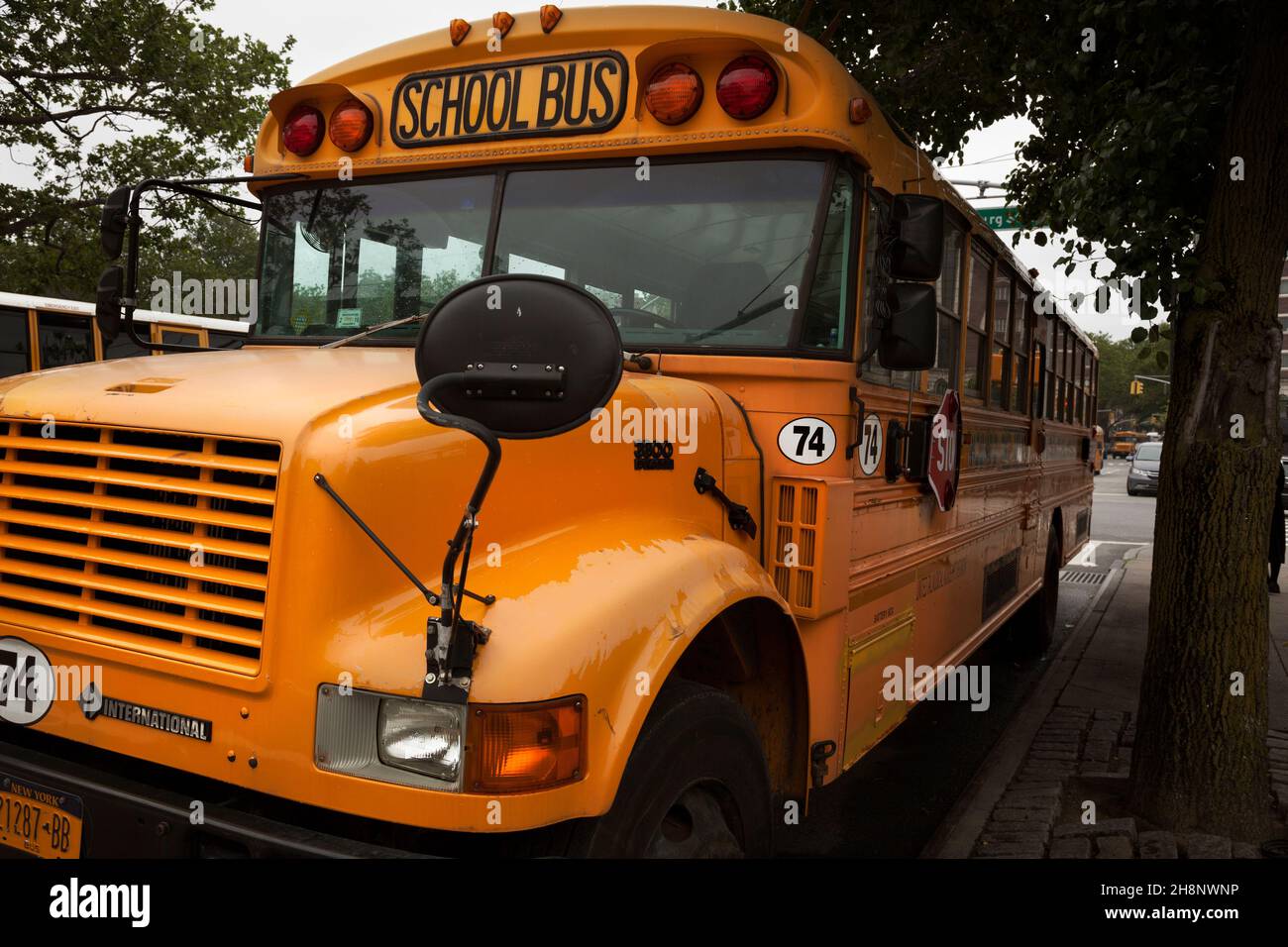 Bus city school children new york hi-res stock photography and images ...