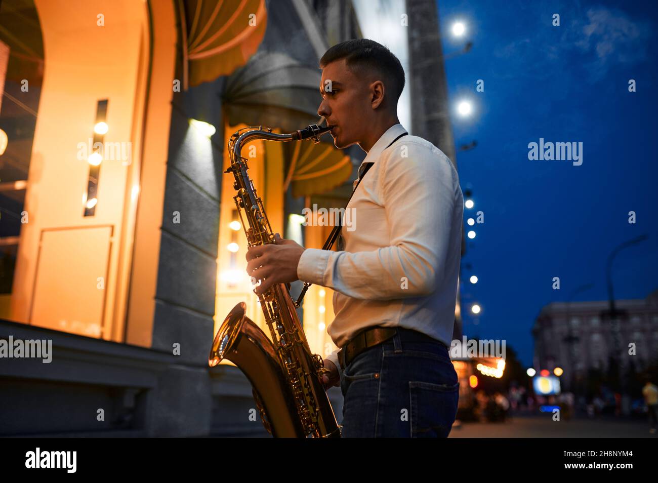 Musical street hi-res stock photography and images - Alamy