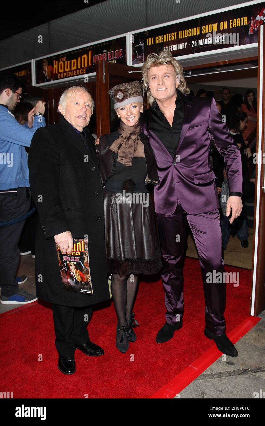 London, UK. Paul Daniels, Debbie McGee and Hans Klok at the Hans Klok's ...