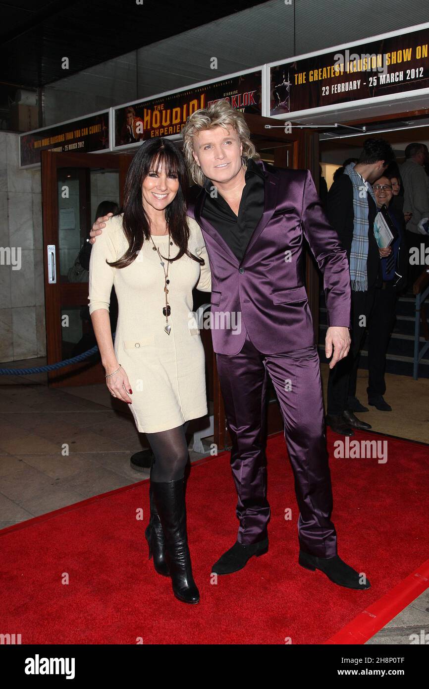 London, UK. Linda Lusardi and Hans Klok at the Hans Klok's 'The Houdini ...