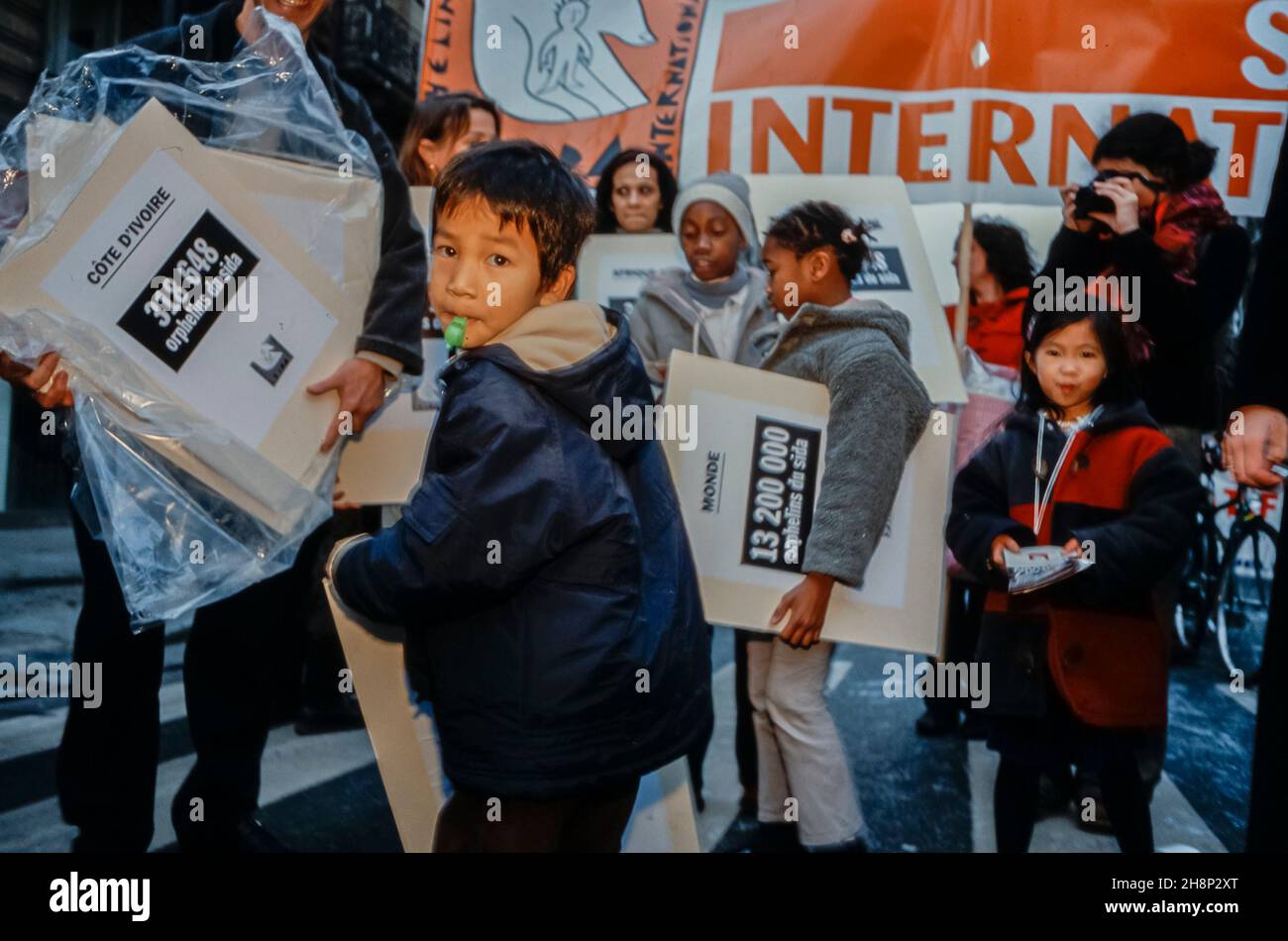 Aids crisis 1990s hi-res stock photography and images - Alamy