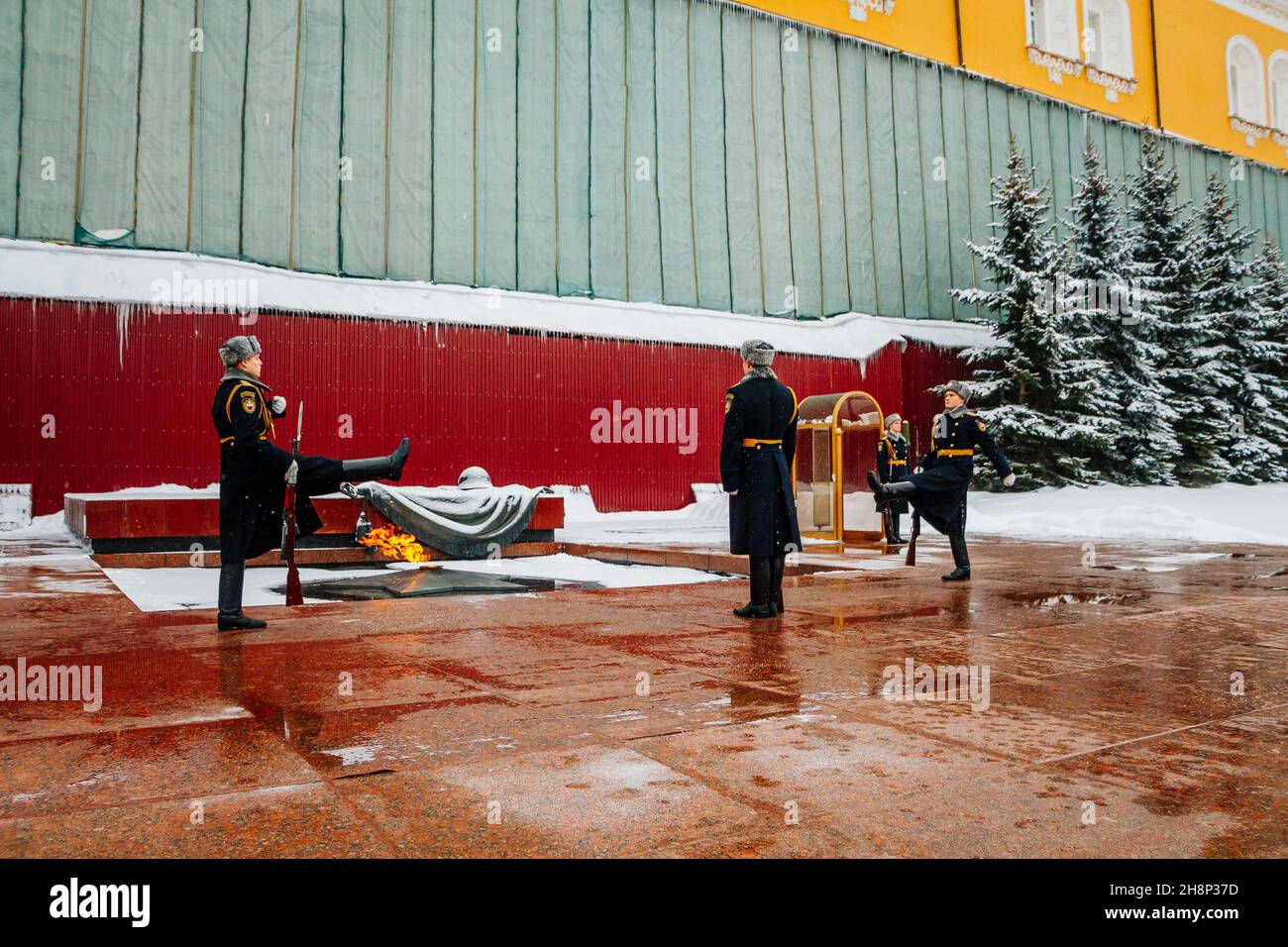 Russian soldiers in guard honor hi-res stock photography and images - Alamy
