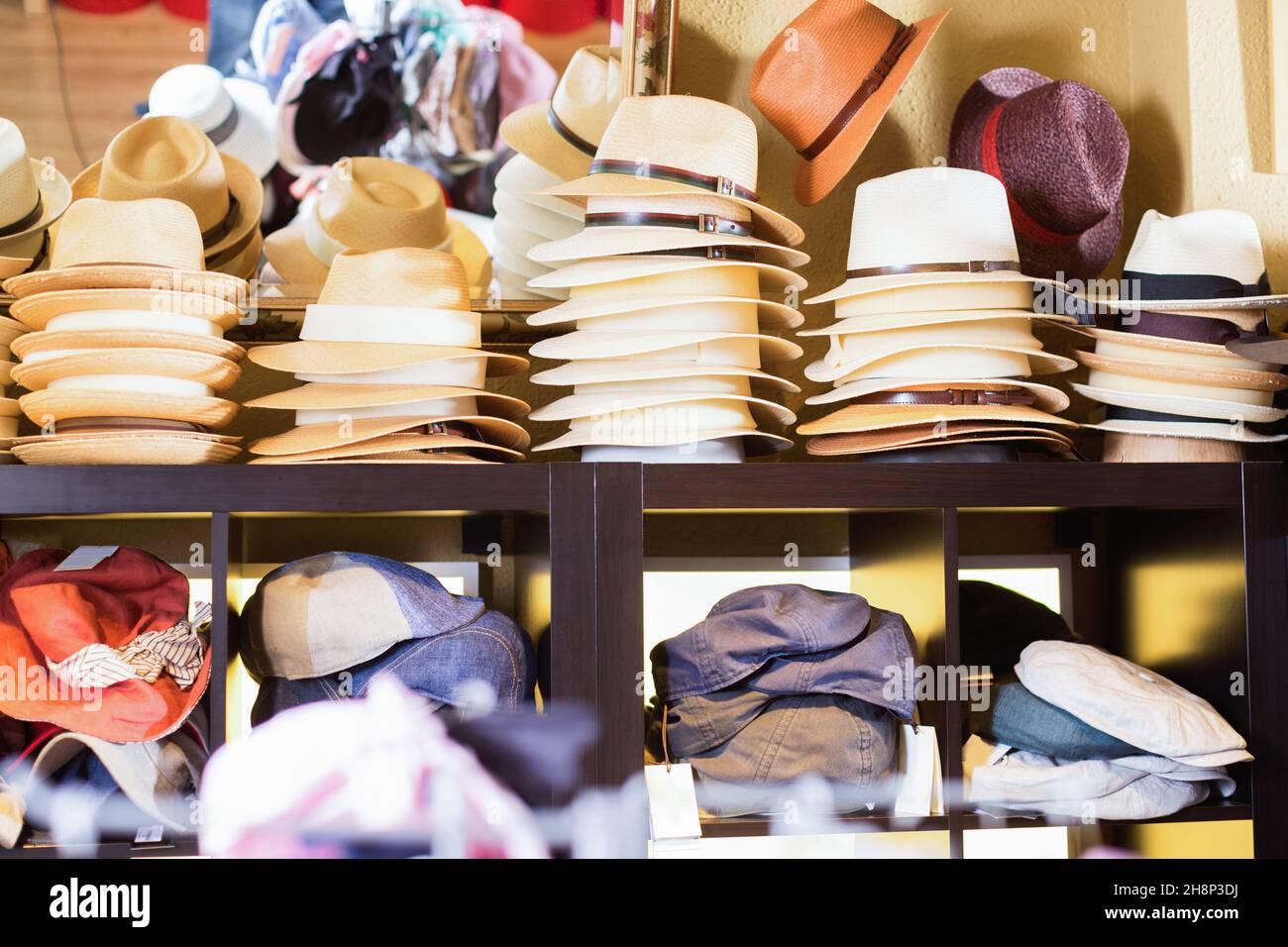 Floppy brim fedora hi-res stock photography and images - Alamy