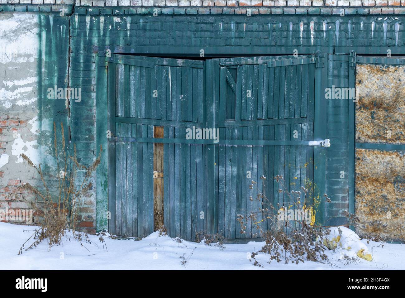 Old overgrown blue gate hi-res stock photography and images - Alamy