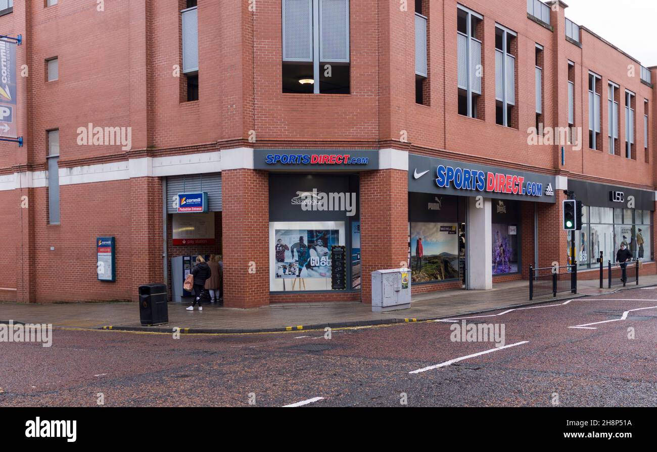 Sports direct signage hi-res stock photography and images - Alamy
