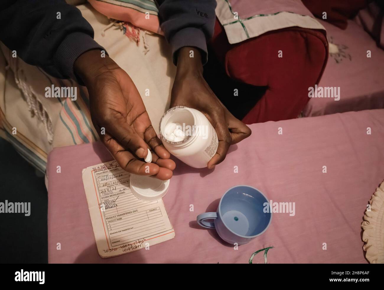 Hiv antiretroviral drugs hi-res stock photography and images - Alamy