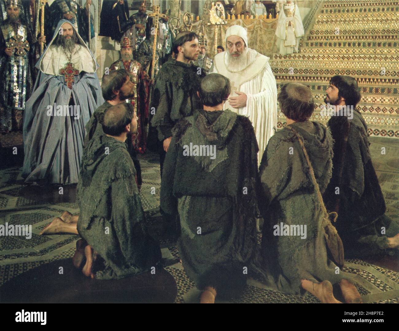 Alec Guinness, (in white), Graham Faulkner (standing left of Guinness ...