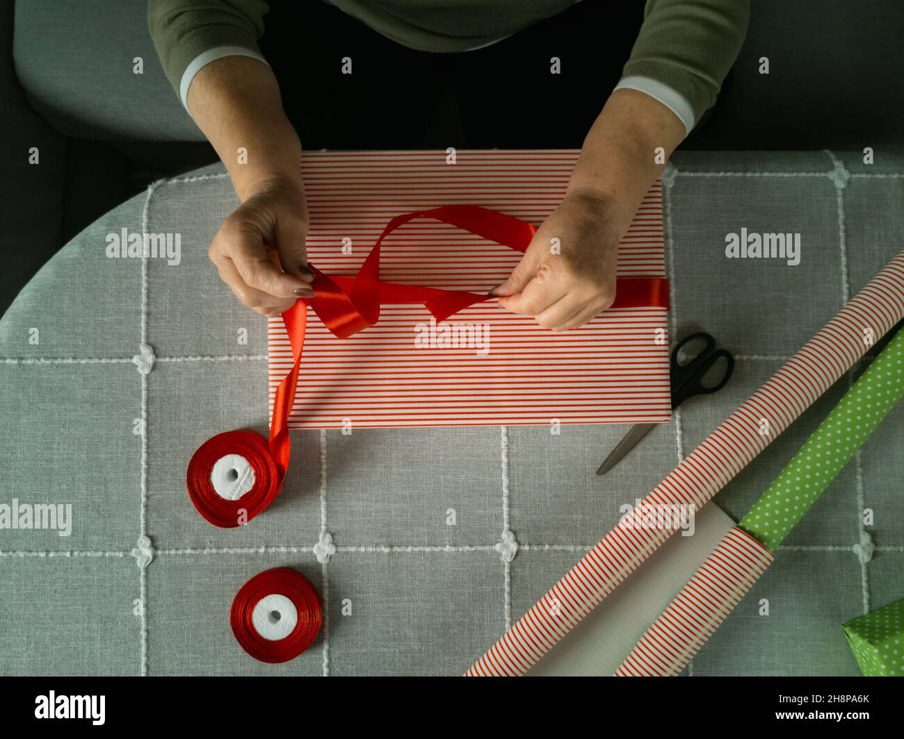 Close up hand delivery package hi-res stock photography and images - Alamy