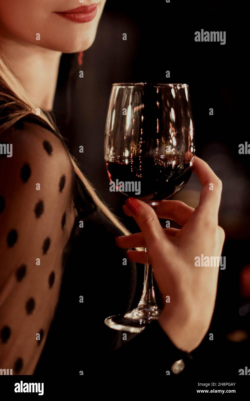 Hand holding wine glass hi-res stock photography and images - Alamy