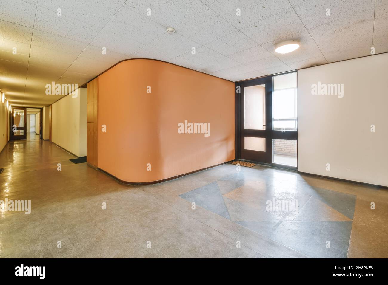 Entrance hall large home balcony hi-res stock photography and images ...