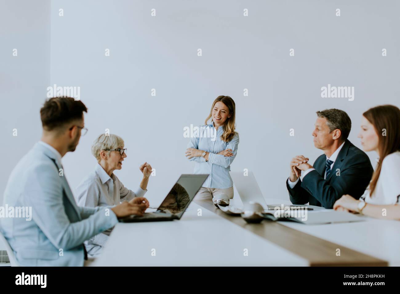 Explaining partner hi-res stock photography and images - Alamy