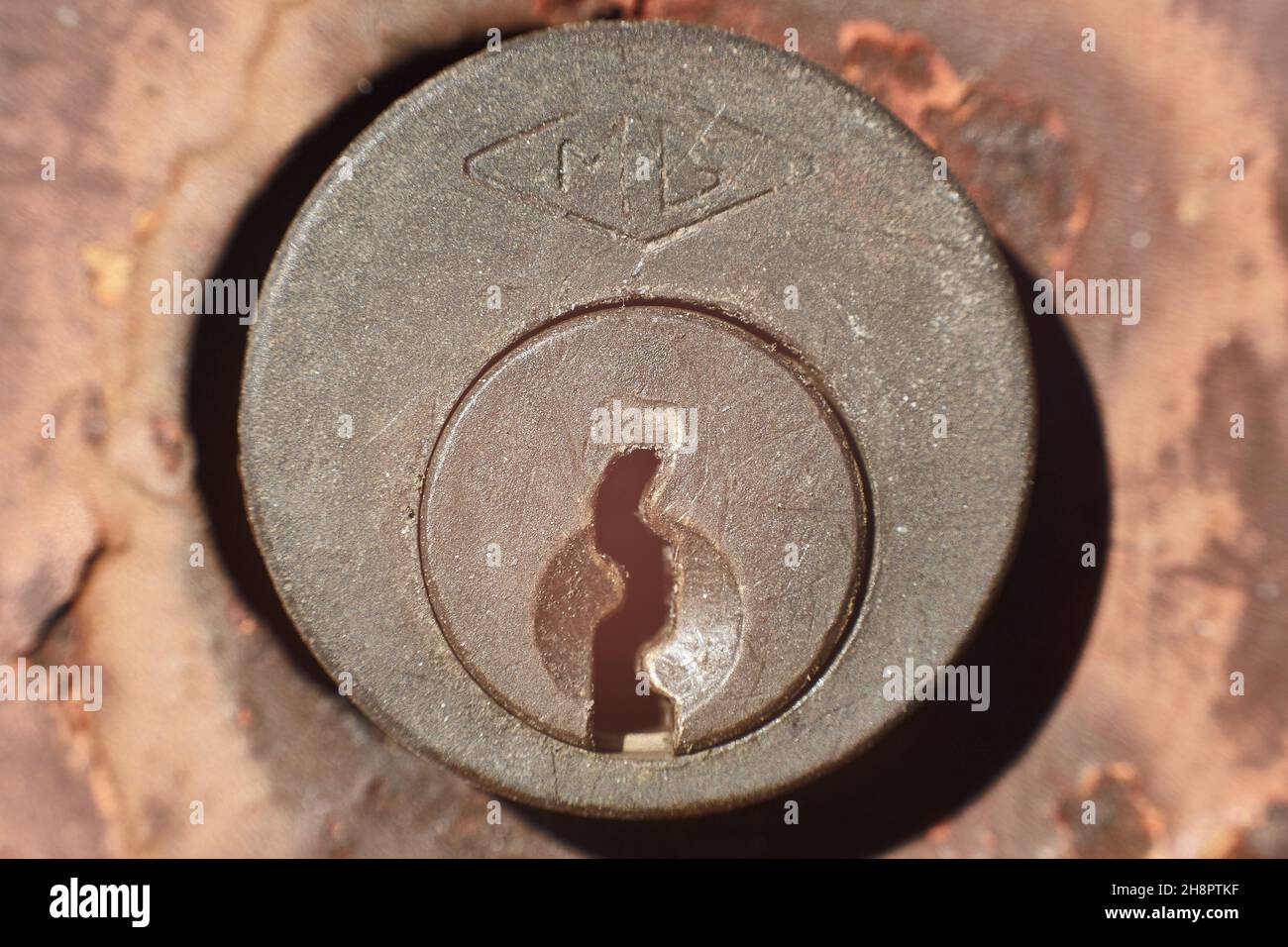 Round key hole hi-res stock photography and images - Alamy