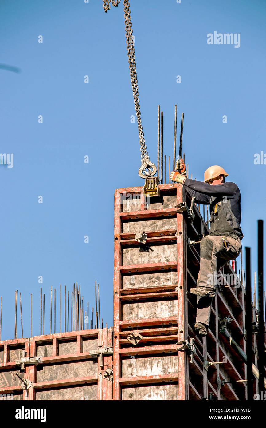 Scaffolding assembling hi-res stock photography and images - Alamy