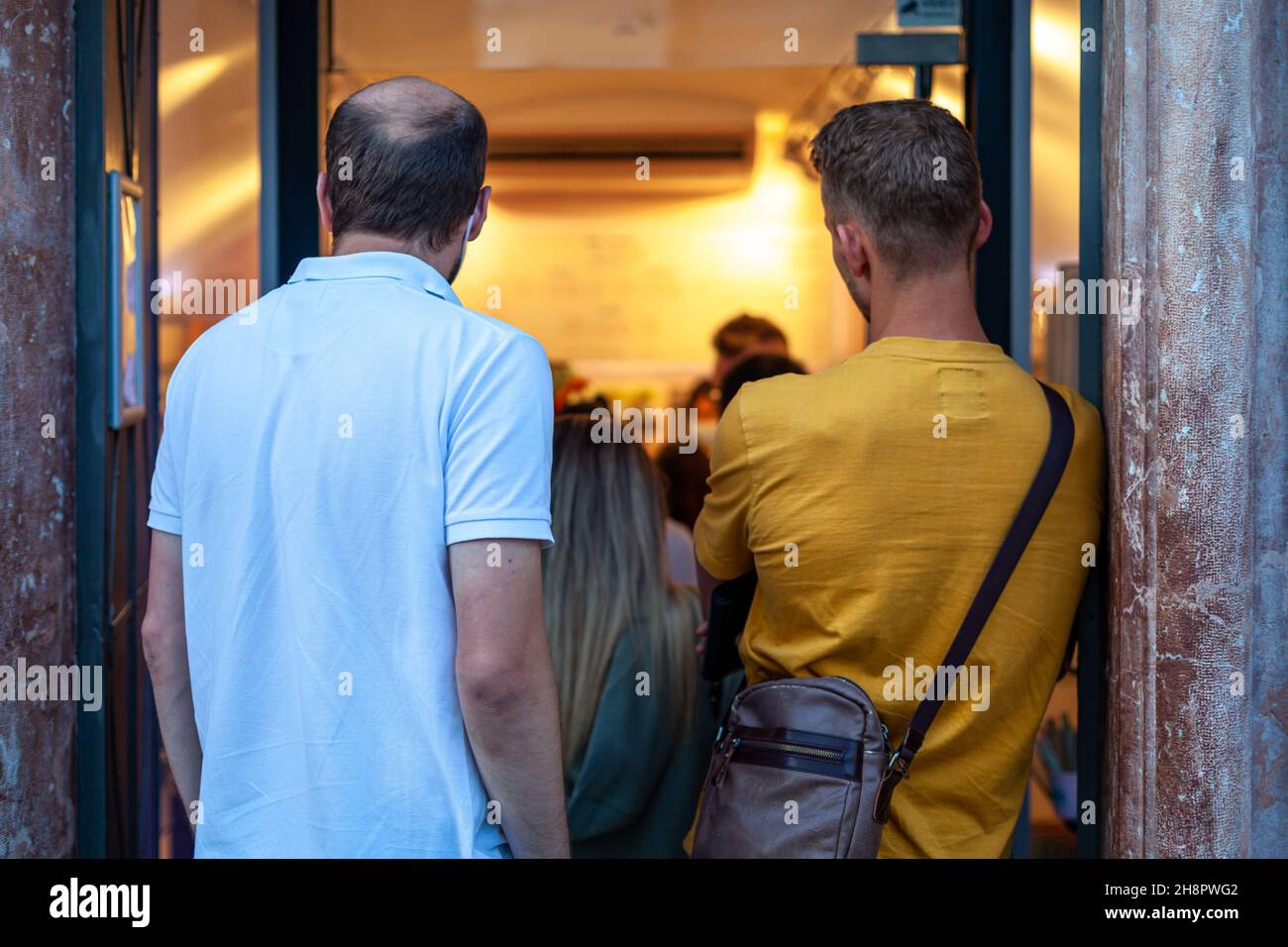 Queue line counter hi-res stock photography and images - Alamy