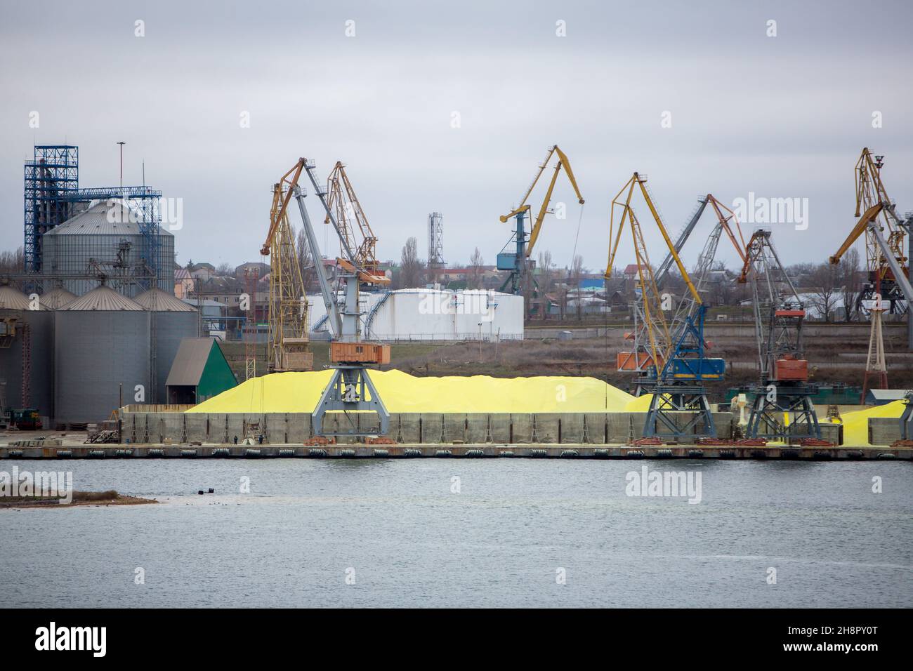 Huge stockpile of industrial sulfur that will be shipped around world ...