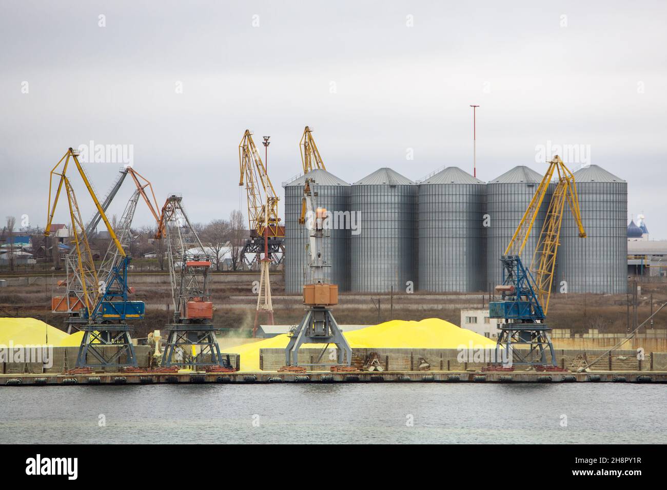 Huge stockpile of industrial sulfur that will be shipped around world ...