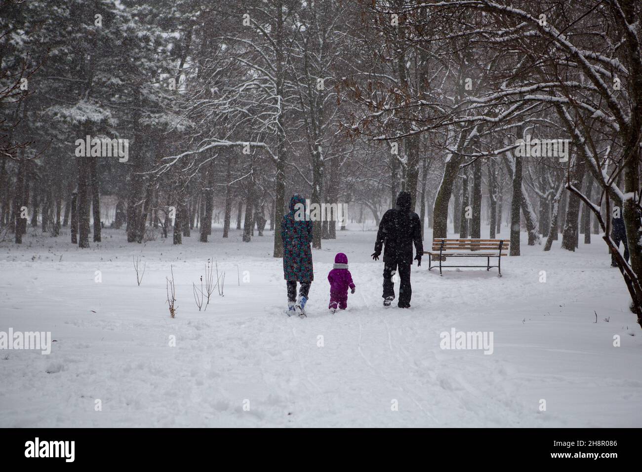 Kids blizzard snowstorm hi-res stock photography and images - Alamy