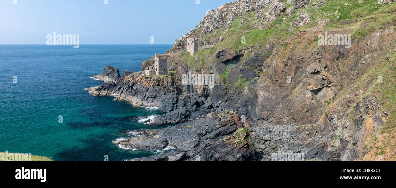 The engine houses at the Crowns mine at Botallack mine in Cornwall ...
