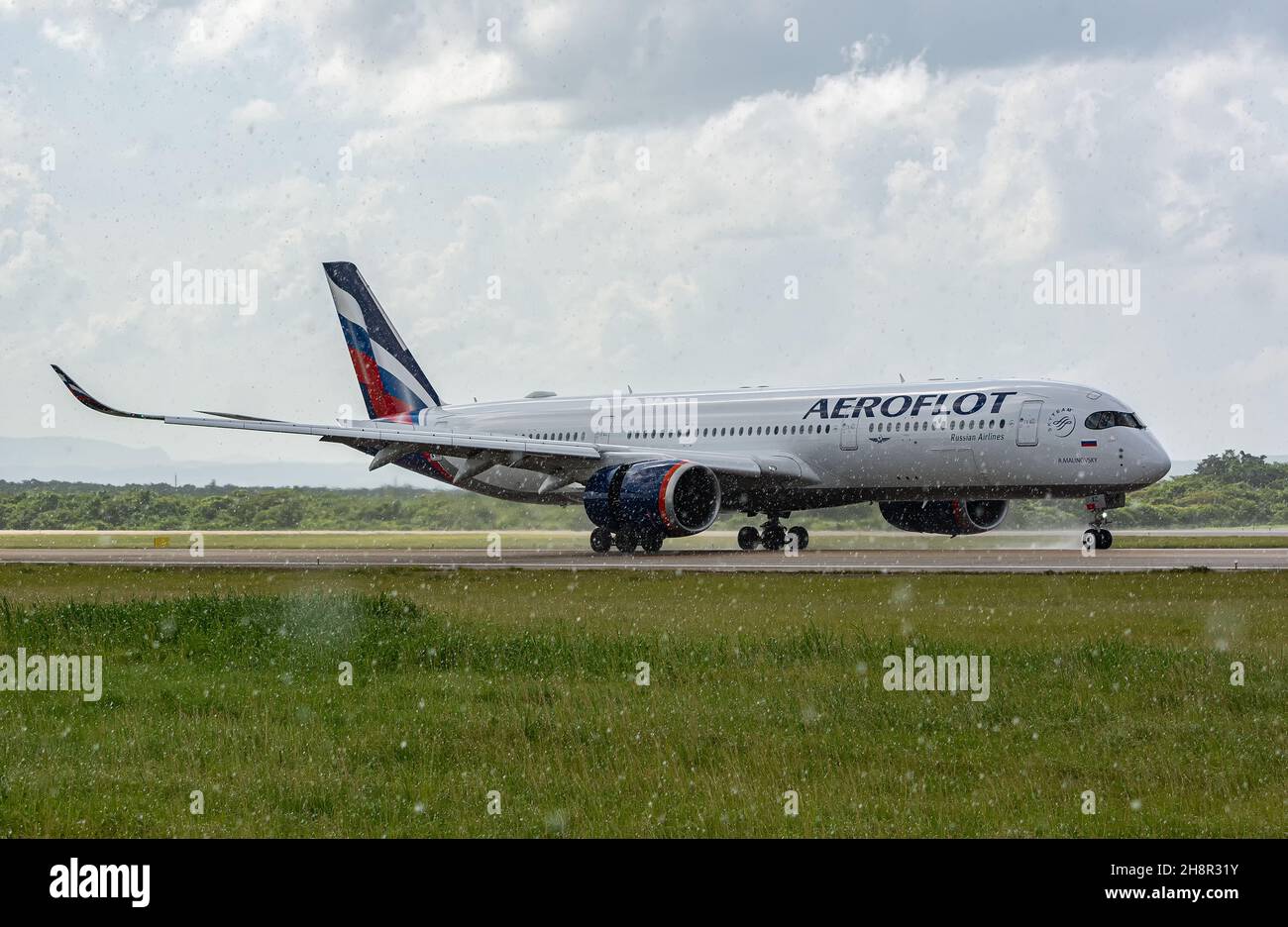 Varadero airport hi-res stock photography and images - Alamy