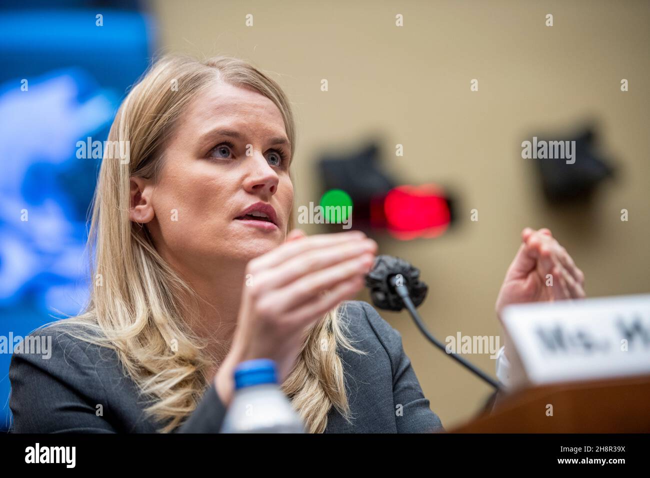 Before a big house hi-res stock photography and images - Alamy