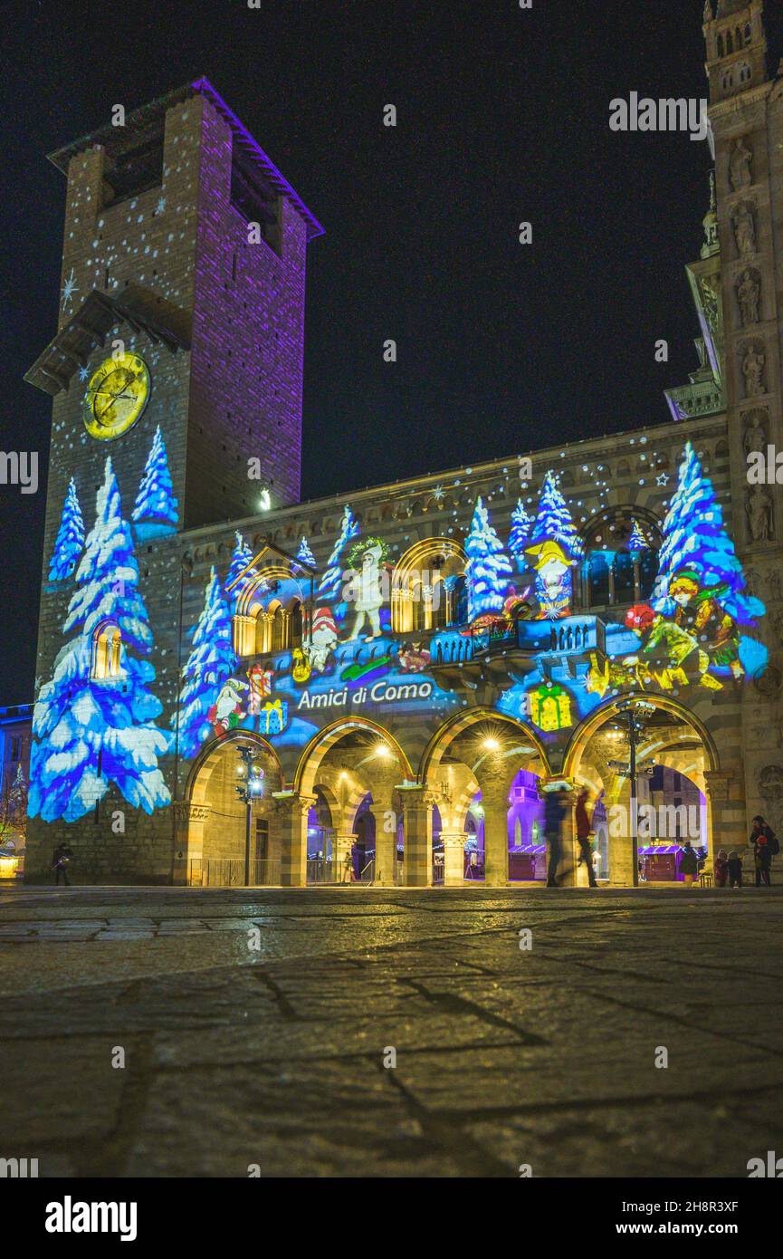 COMO, ITALY, DECEMBER 2021: Festive Christmas decorations lights on ...