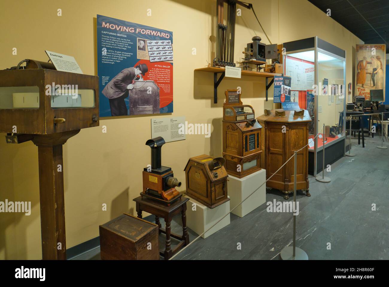 Thomas edison film camera hi-res stock photography and images - Alamy