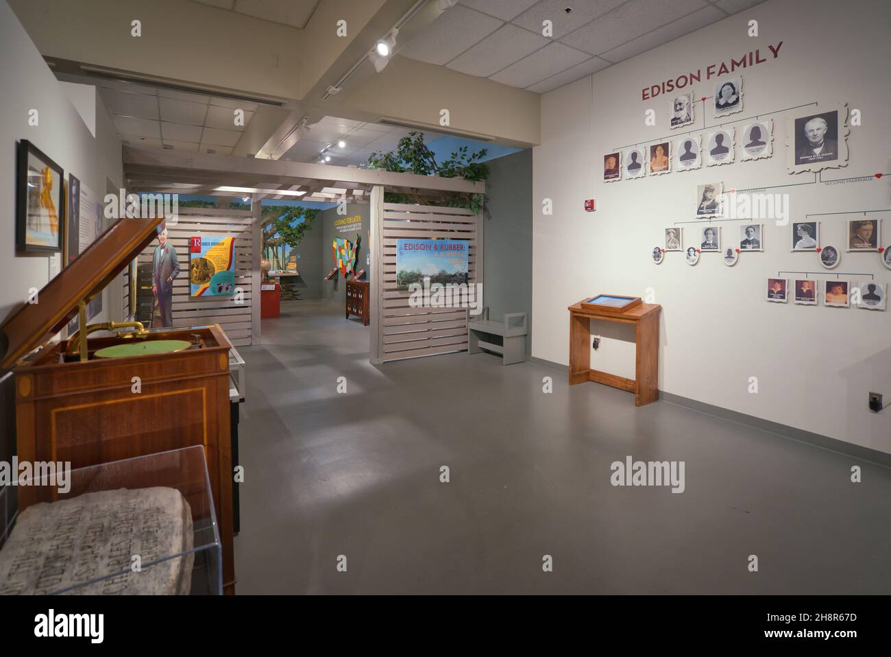 Thomas edison statue florida hi-res stock photography and images - Alamy