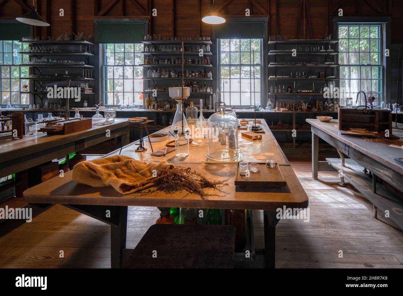 Thomas edison in his lab hi-res stock photography and images - Alamy