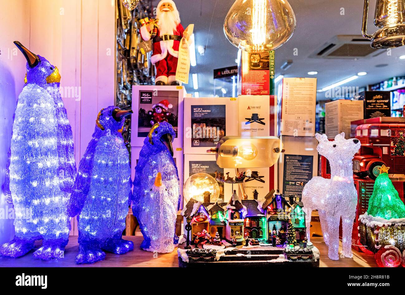 Night window london hi-res stock photography and images - Alamy