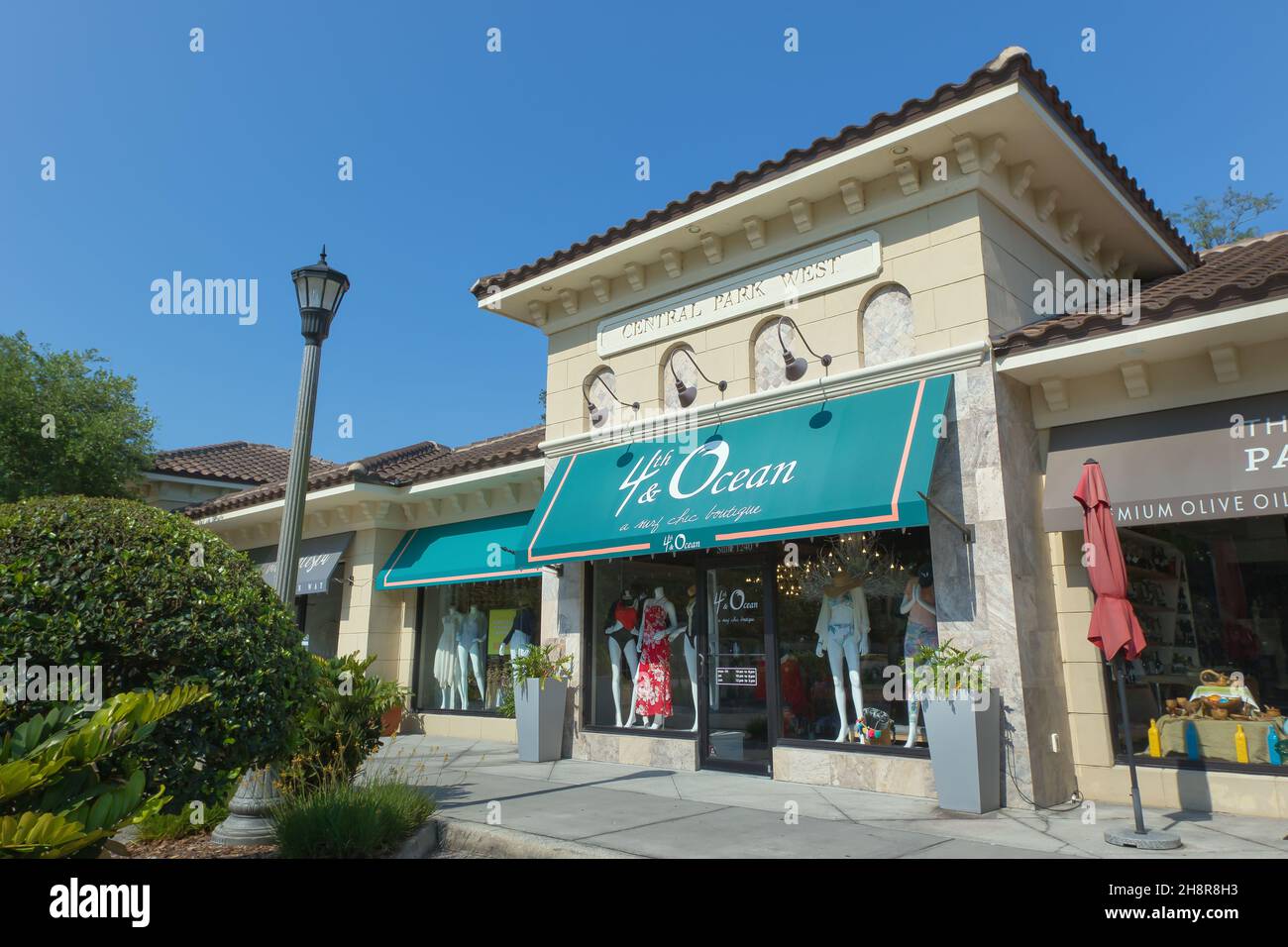 Downtown district storefront in Lake Mary, Florida Stock Photo - Alamy