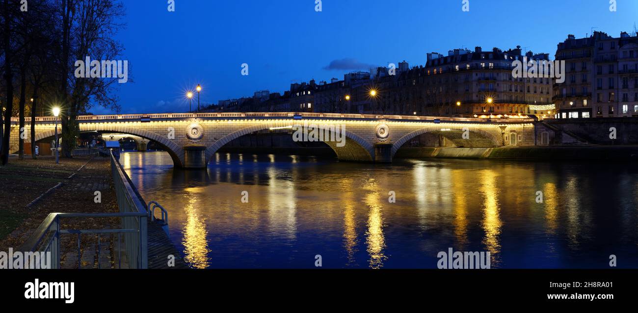 The night panoramic view of Louis-Philippe bridge, Paris, France Stock ...