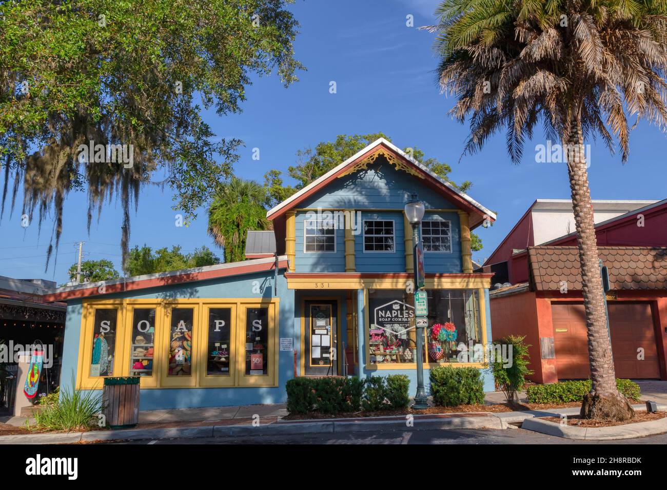 Craft shop in historic small town Mount Dora, Florida Stock Photo - Alamy