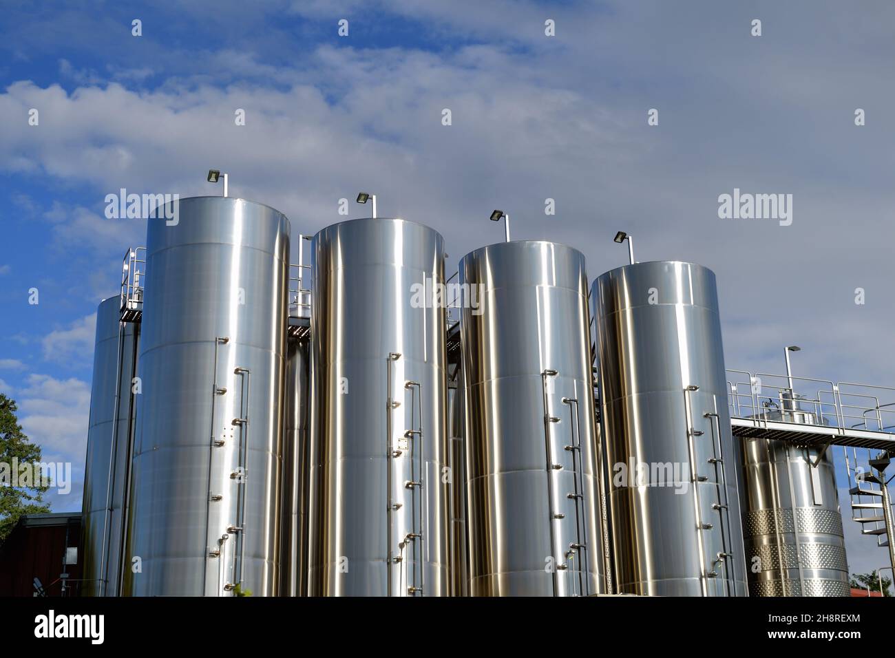 Tanks hi-res stock photography and images - Alamy