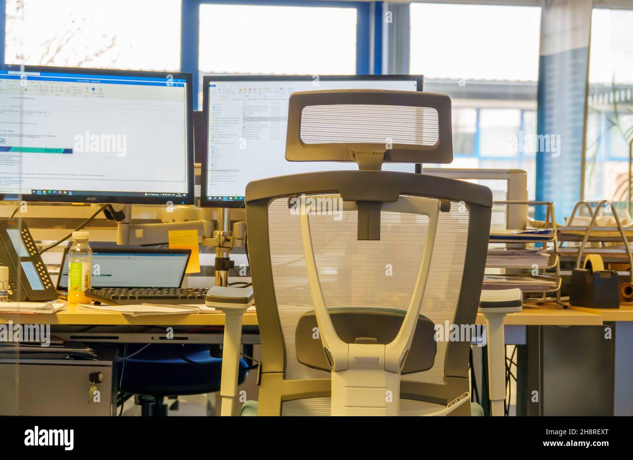 Dual screen hi-res stock photography and images - Alamy