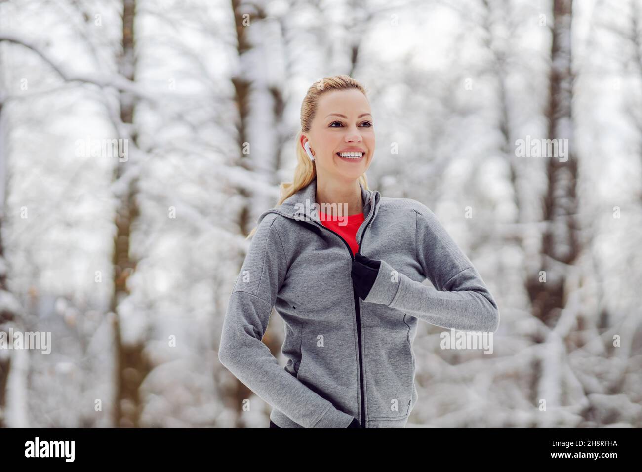Female sprinter winter hi-res stock photography and images - Alamy