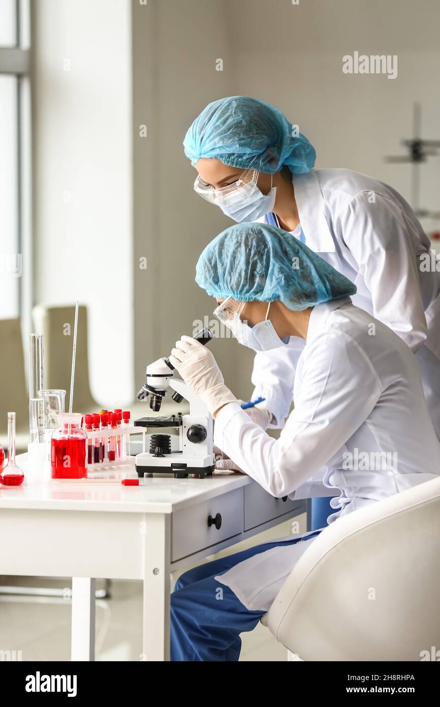 Scientists studying hi-res stock photography and images - Alamy