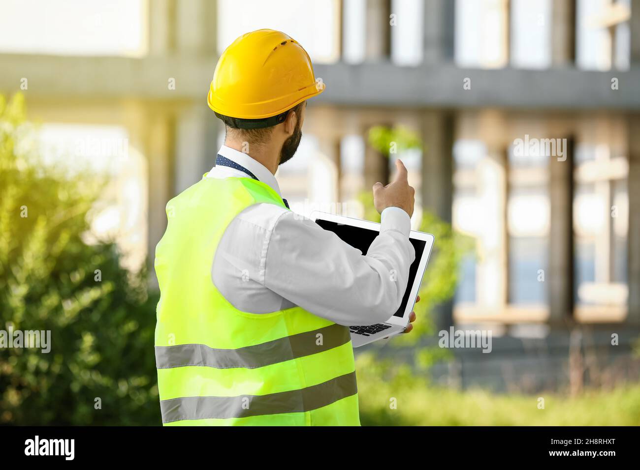 Construction worker using laptop hi-res stock photography and images ...