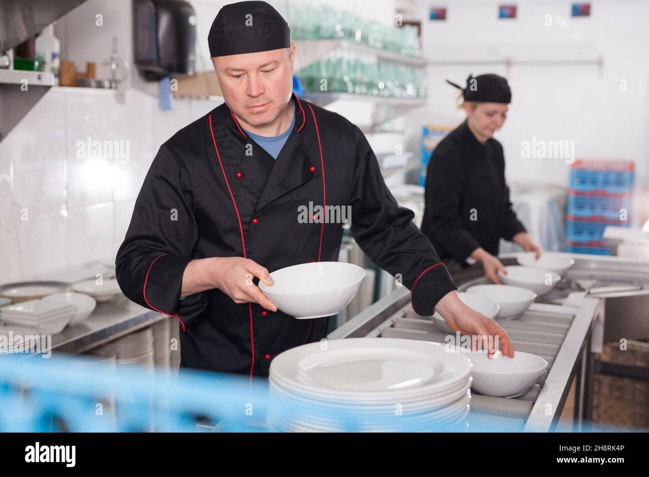Stacking dishes hi-res stock photography and images - Alamy