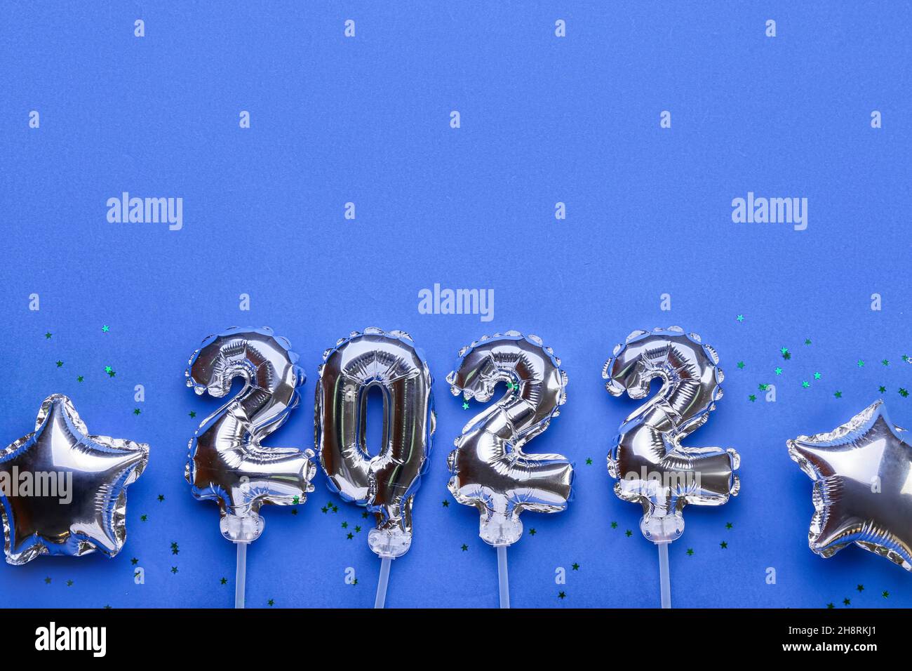 2022 blue foil balloons hi-res stock photography and images - Alamy
