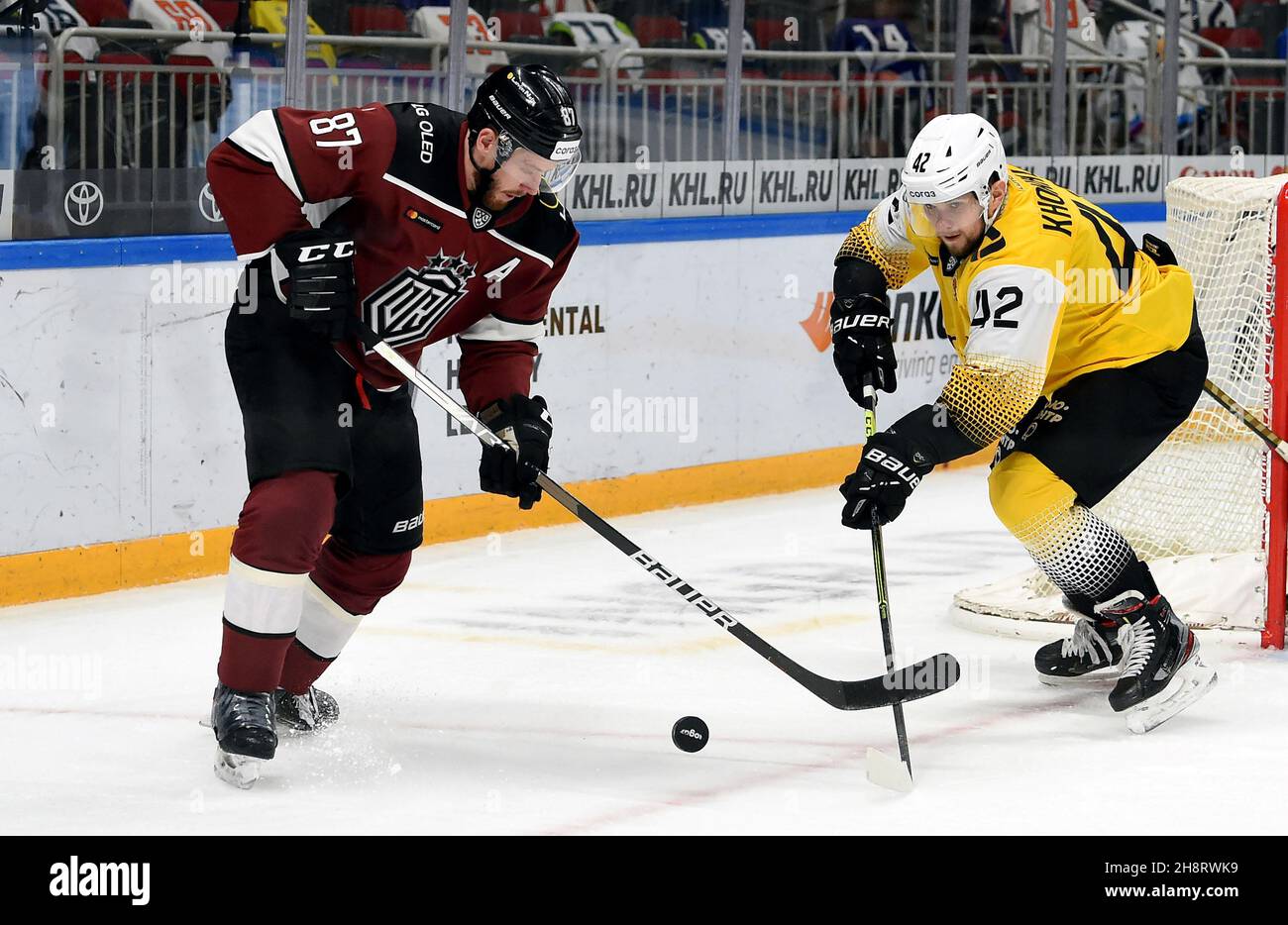 Riga, Latvia. 1st Dec, 2021. Dinamo Riga's Gints Meija (L) vies with HC ...